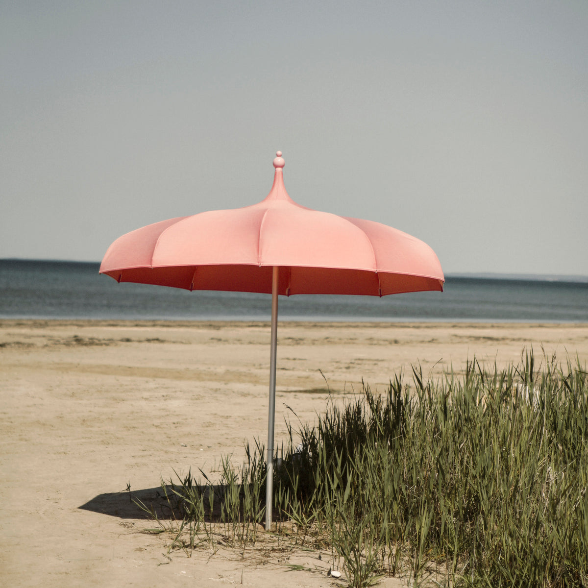 Astrid Pink Parasol – The Straw
